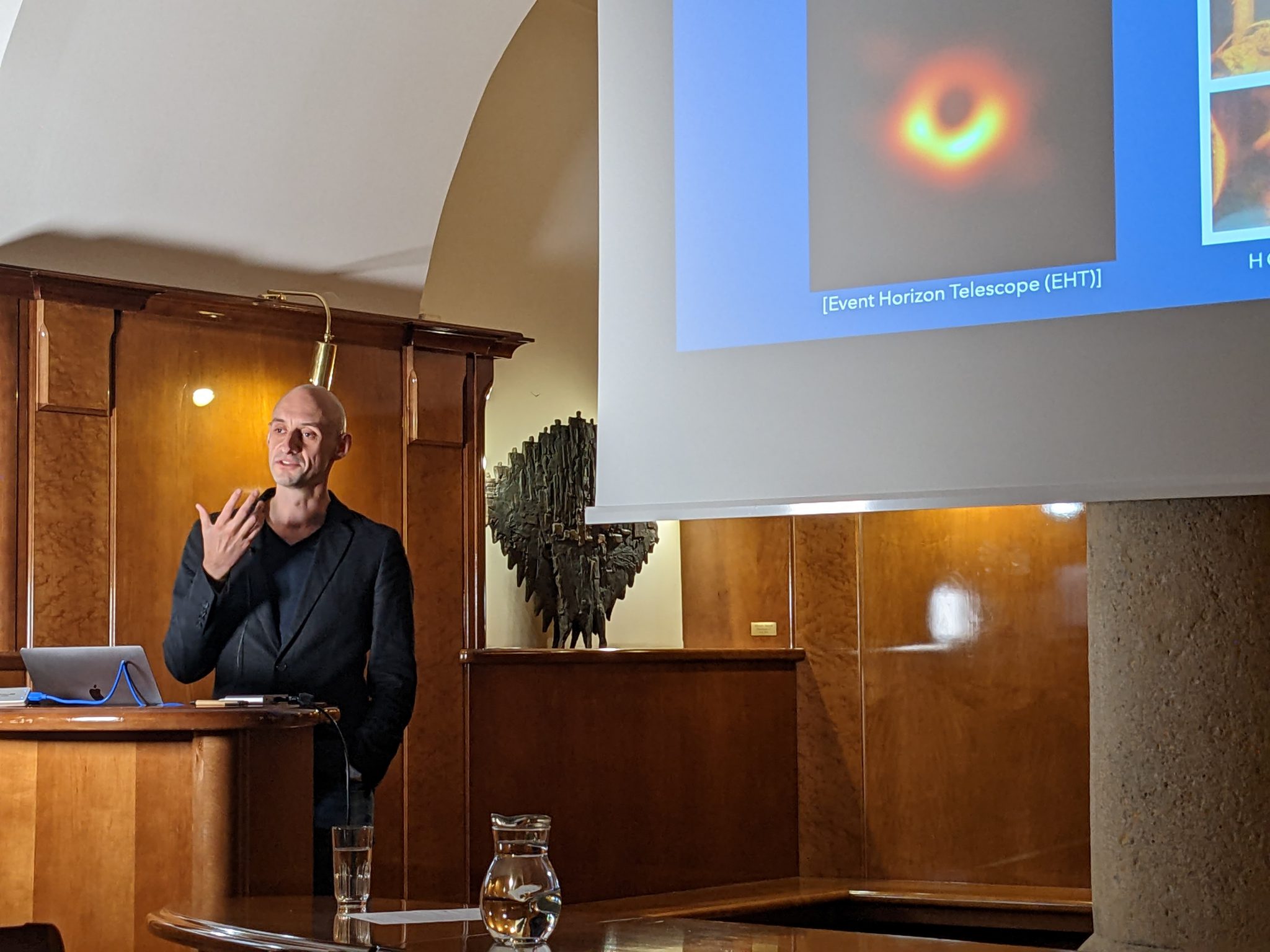 Recording of the lecture "Black Holes and Holography" - Asef