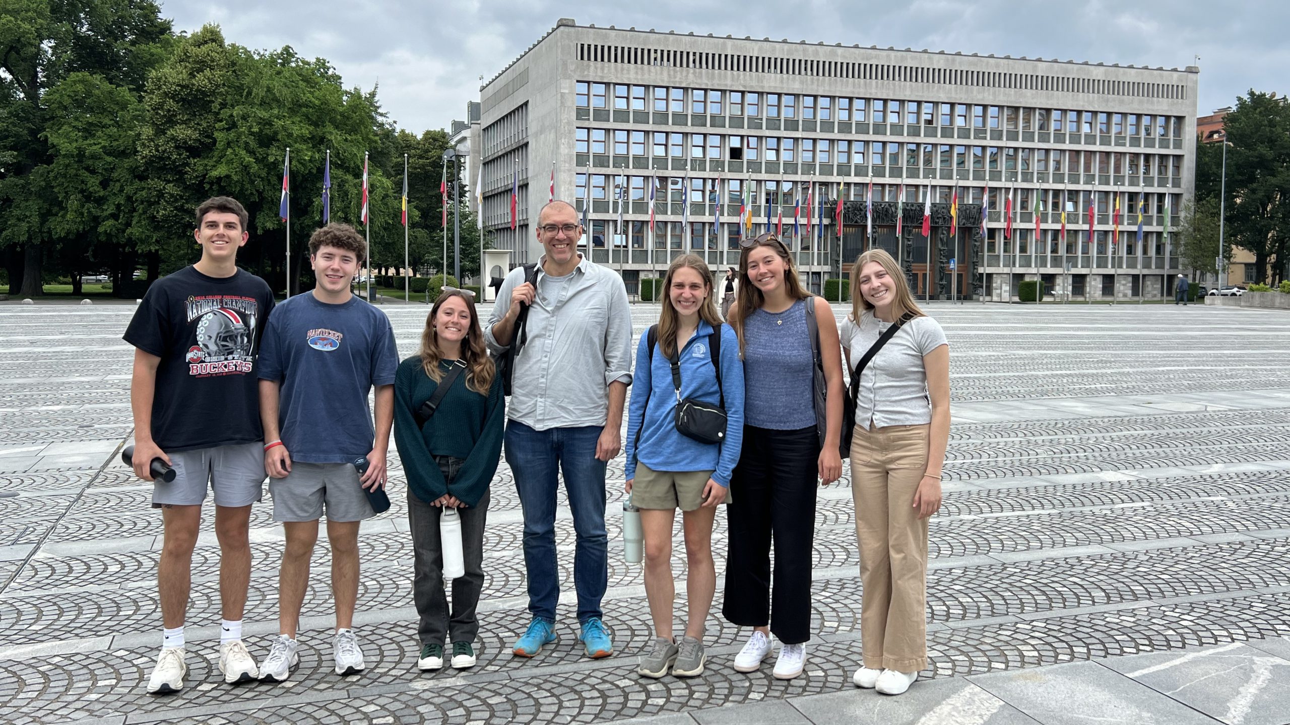 Štipendisti ASEF na obisku Državnega zbora in spoznavanju prestolnice ...